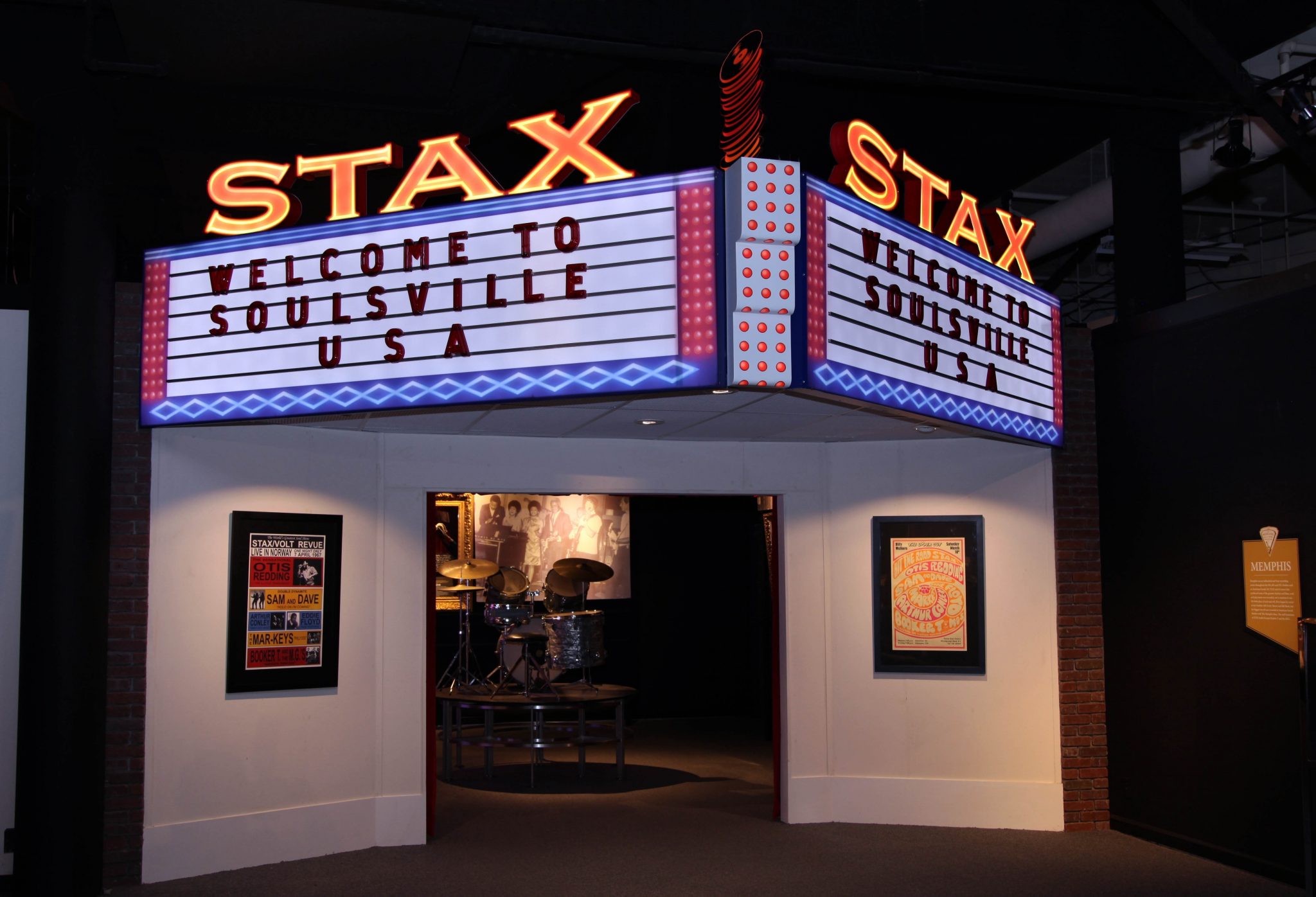 Back Lit Graphics blog image - Big Visual Group